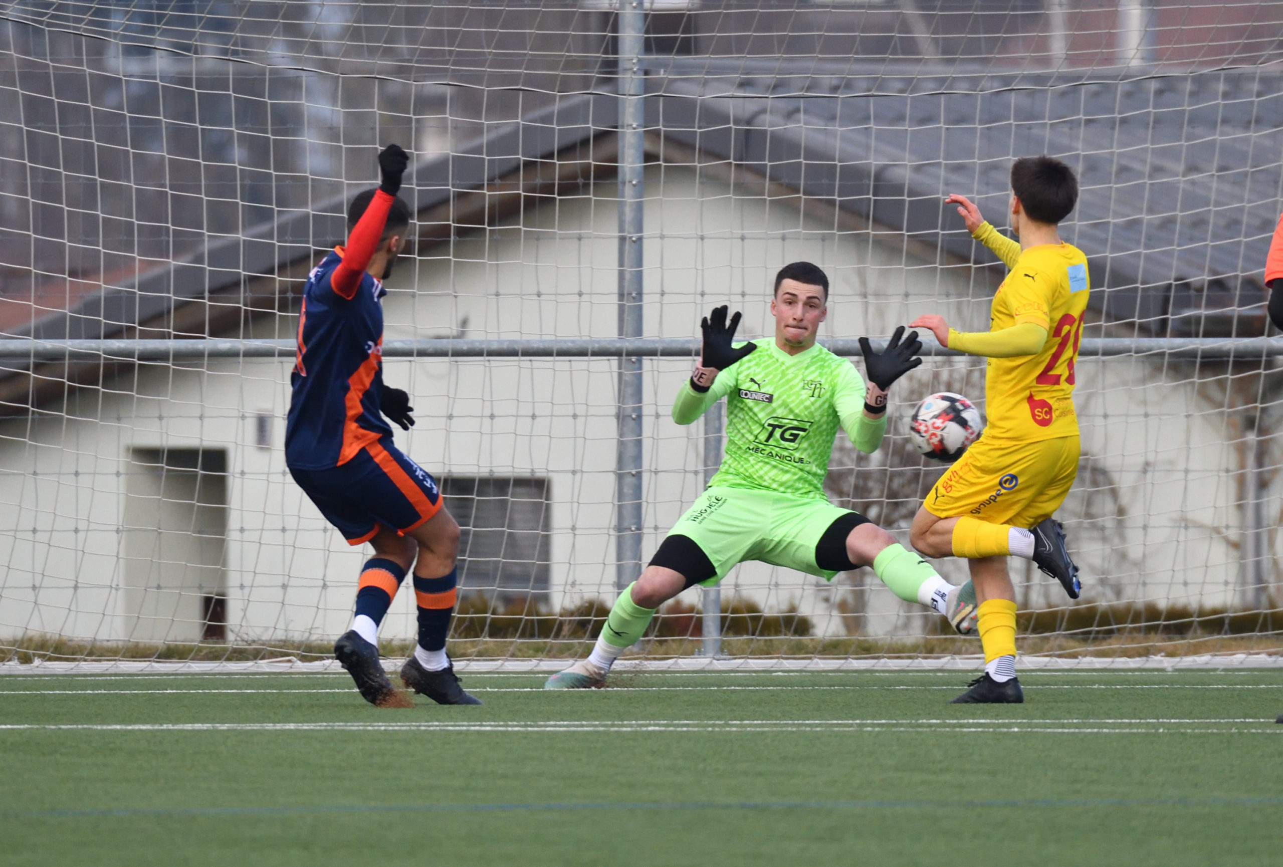 Un simulacre de résistance puni d’une claque retentissante - FCTT